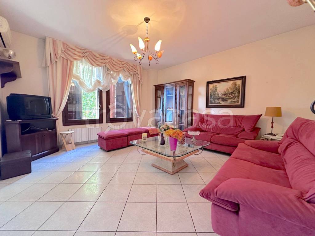 Villa Bifamiliare in vendita a Santarcangelo di Romagna via Camillo Benso di Cavour, 25