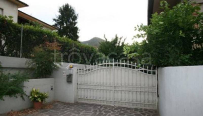 Villa all'asta a Lucca via di Vaccoli, 63