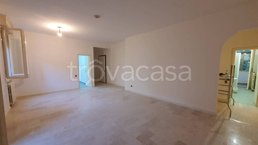 Appartamento in vendita a Cento via Alcide De Gasperi, 10