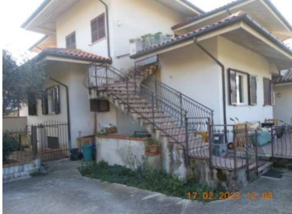 Appartamento all'asta a Tollo via Perruna