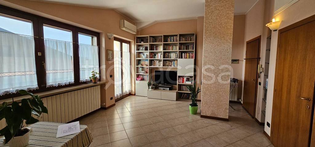 Appartamento in vendita a Castel d'Azzano via Antonio Vivaldi