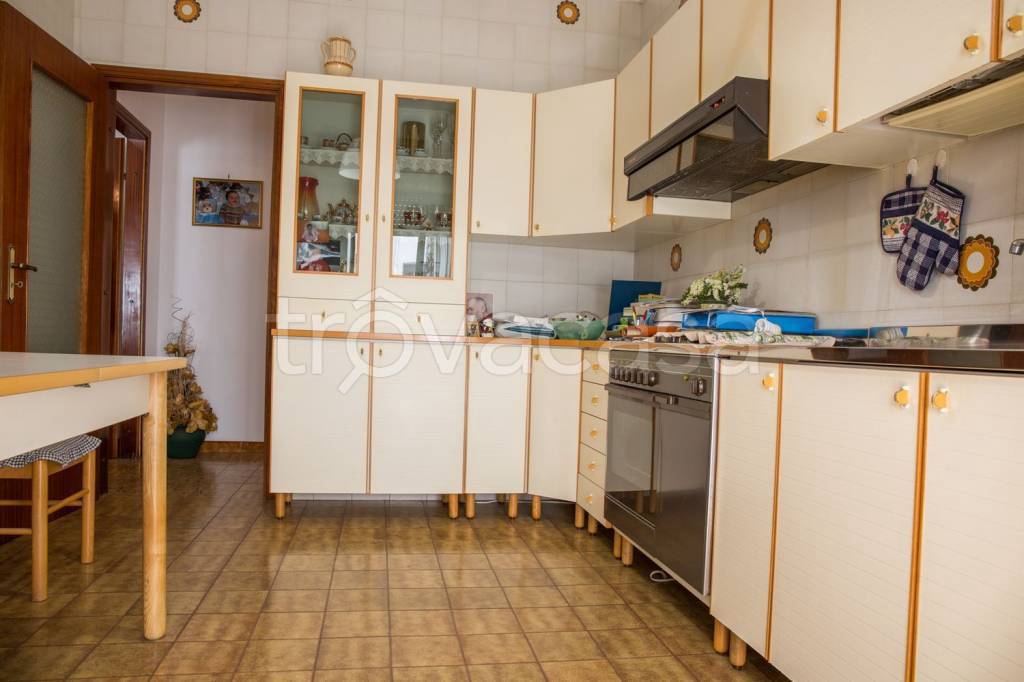 Appartamento in vendita a Ceglie Messapica via Lucania, 5