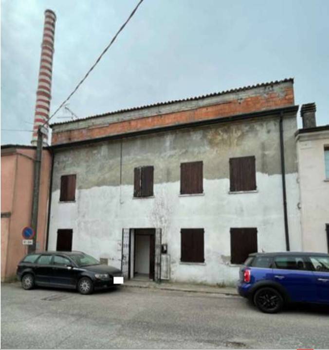 Appartamento all'asta a Ostiglia via g. B. Visi