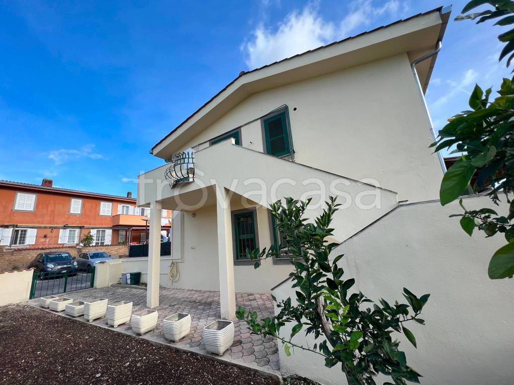 Villa a Schiera in vendita ad Anguillara Sabazia via Monte Sirente