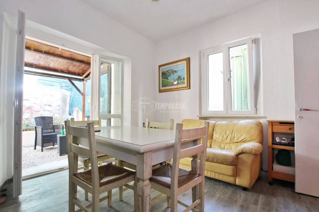 Casa Indipendente in vendita ad Ancona via Arcevia
