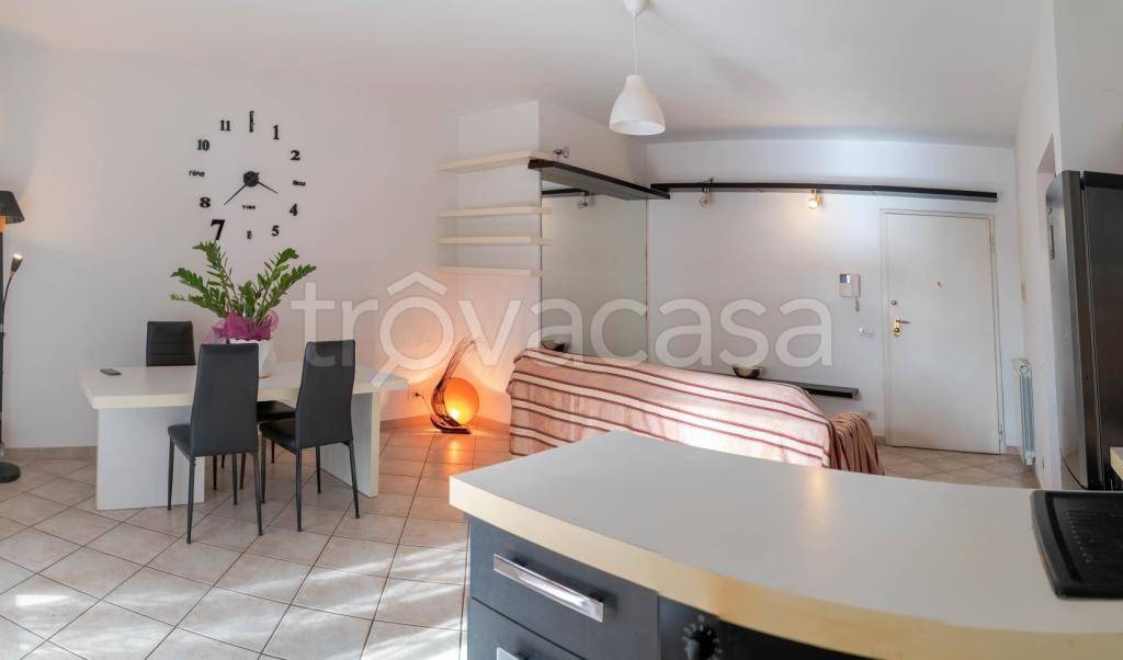 Appartamento in vendita a Roma via Gaetano Lodi