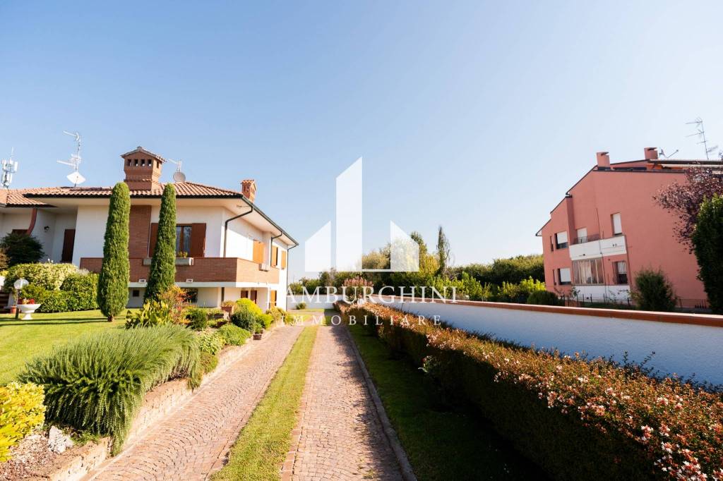 Villa Bifamiliare in vendita a Ferrara