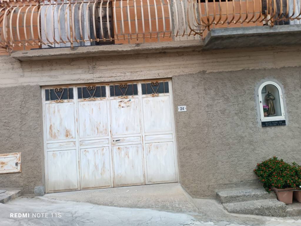 Casa Indipendente in vendita a Gualtieri Sicaminò via Gesù e Maria