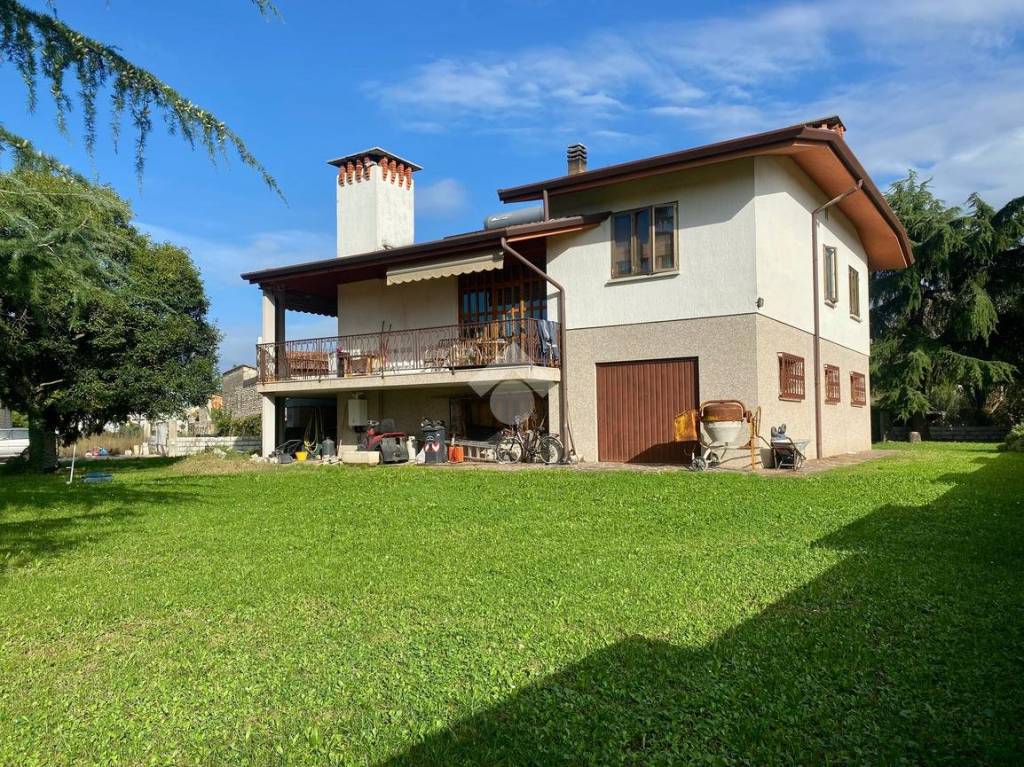 Villa in vendita a Premariacco via divisione Julia, 4