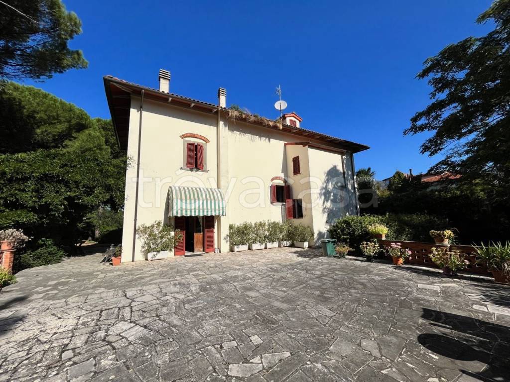 Villa Bifamiliare in vendita ad Arezzo