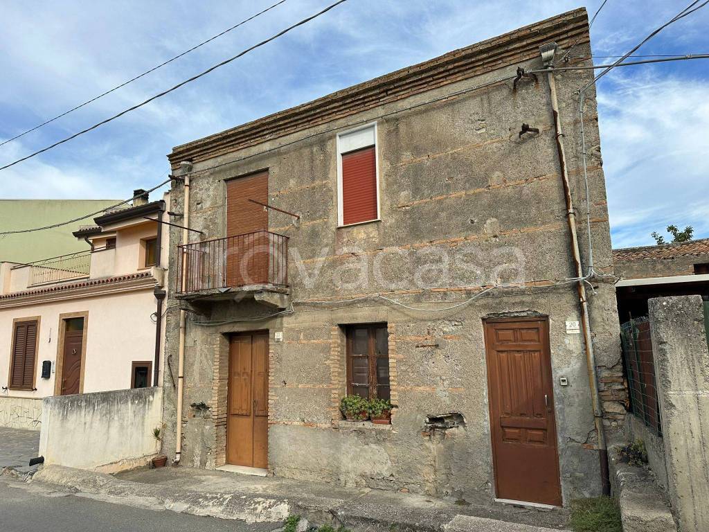 Casa Indipendente in vendita a Barcellona Pozzo di Gotto stretto Camicia, 20