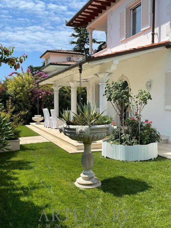 Villa in vendita a Pietrasanta