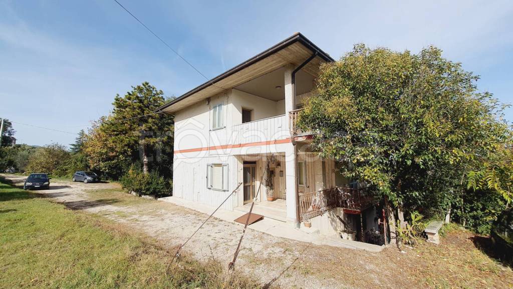 Casa Indipendente in vendita a Castel di Lama via roma