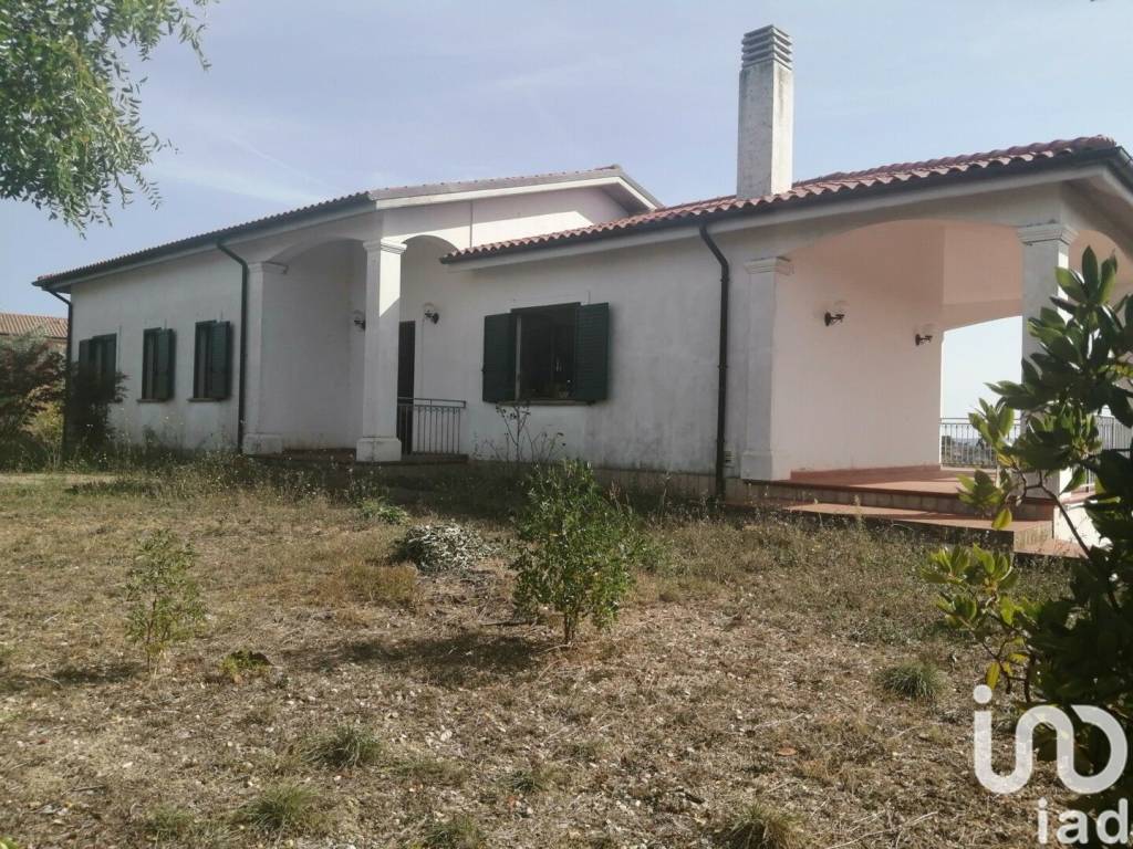 Villa in vendita a Collecorvino via Belvedere, 27