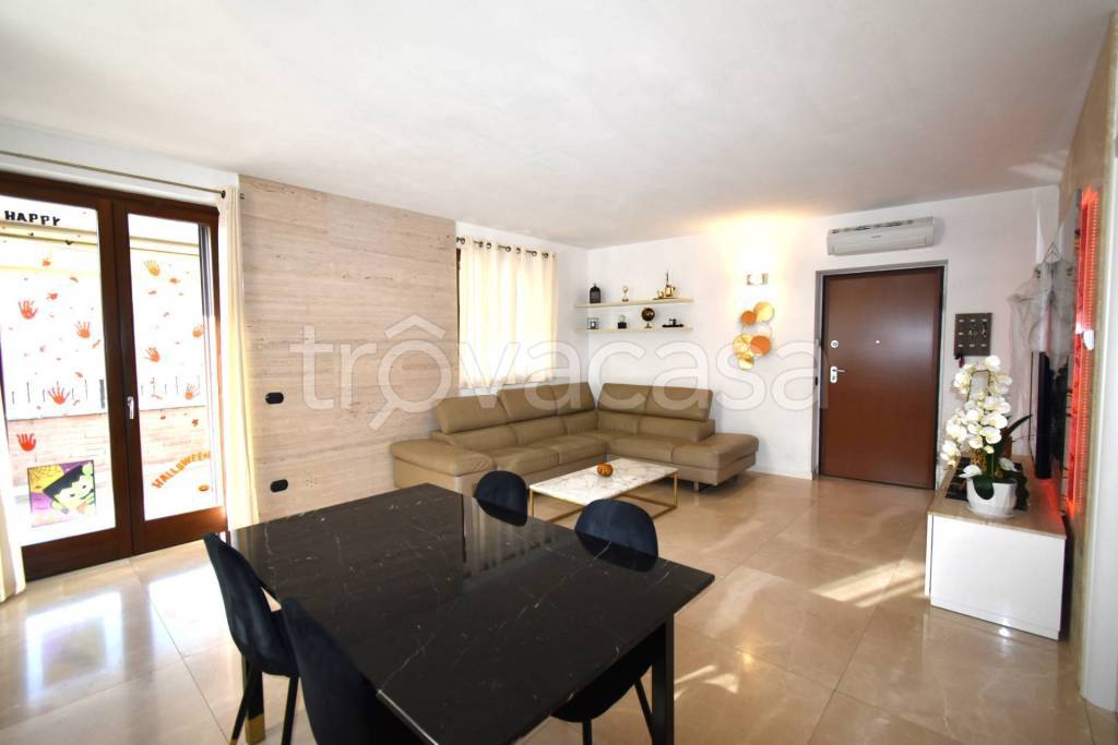 Appartamento in vendita a Bernareggio via Diaz, 28/c