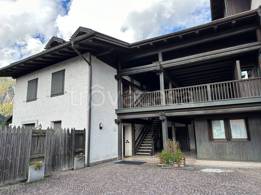 Appartamento in vendita a Pinzolo via Genova, 99