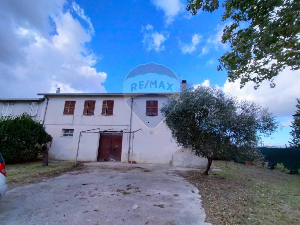 Casa Indipendente in vendita a Cannara via Raggiolo, 81