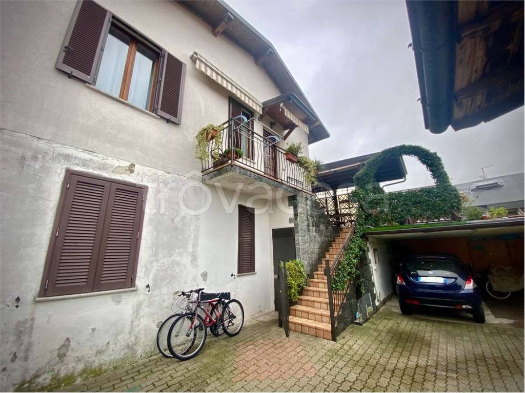 Appartamento in vendita a Lurate Caccivio via San Carlo, 35