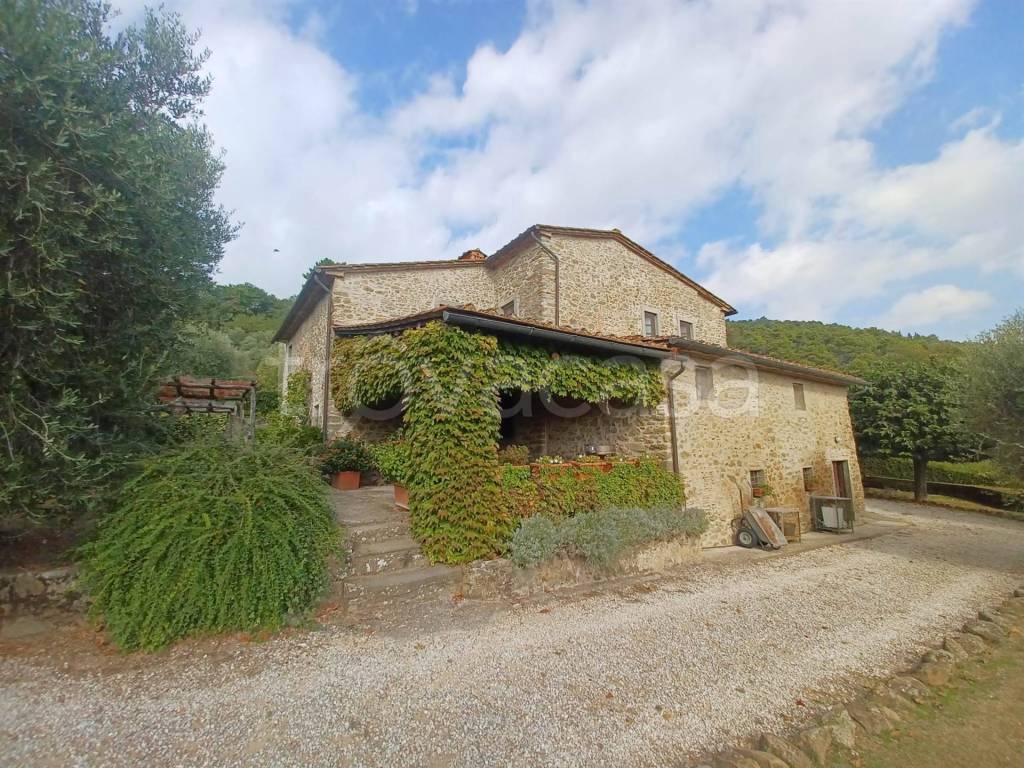 Colonica in vendita a Serravalle Pistoiese