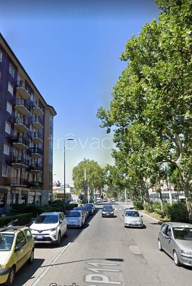 Appartamento in vendita a Milano via Spezia, 1