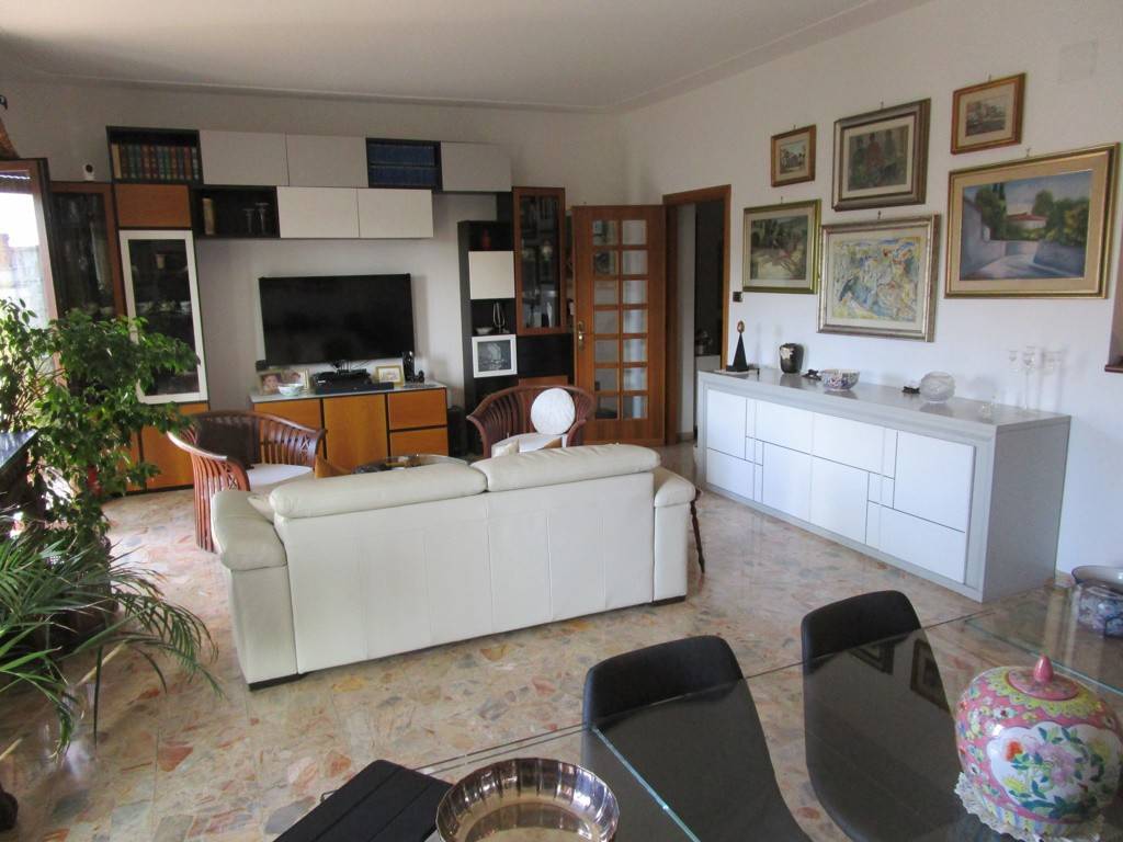 Appartamento in vendita a Napoli via San Giacomo dei Capri