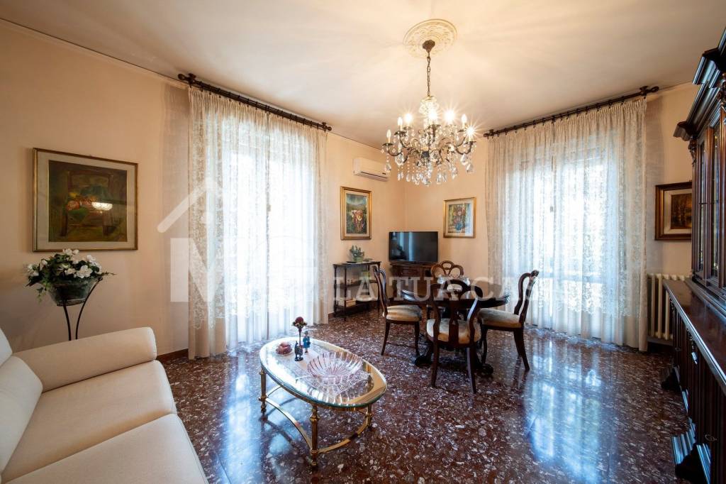 Appartamento in vendita a Modena