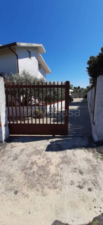 Villa Bifamiliare in in vendita da privato a Poggiofiorito via Zazzini Ercole, 9