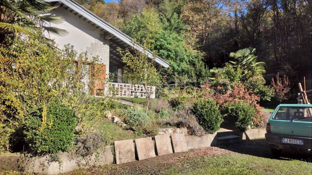 Villa in in vendita da privato a Piasco località San Bernardo del Vej