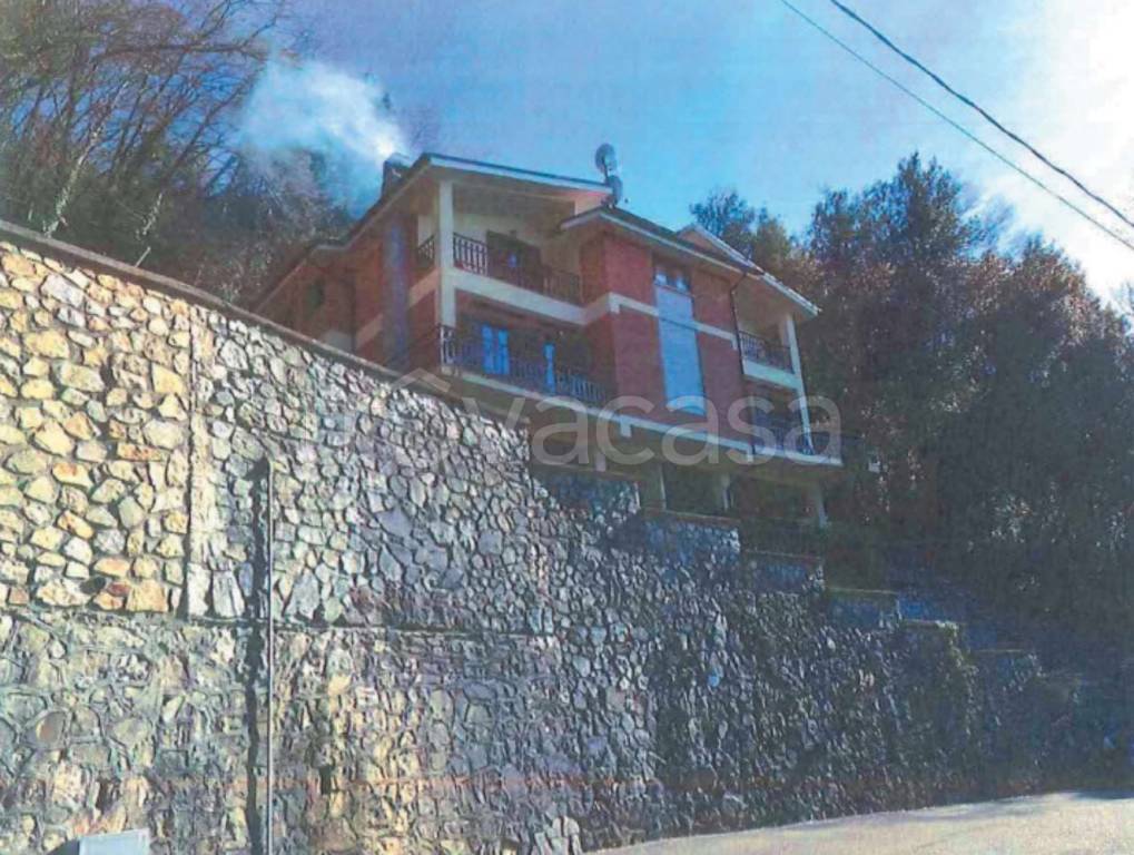 Appartamento all'asta a Poggio Catino via delle Tre Cornacchie