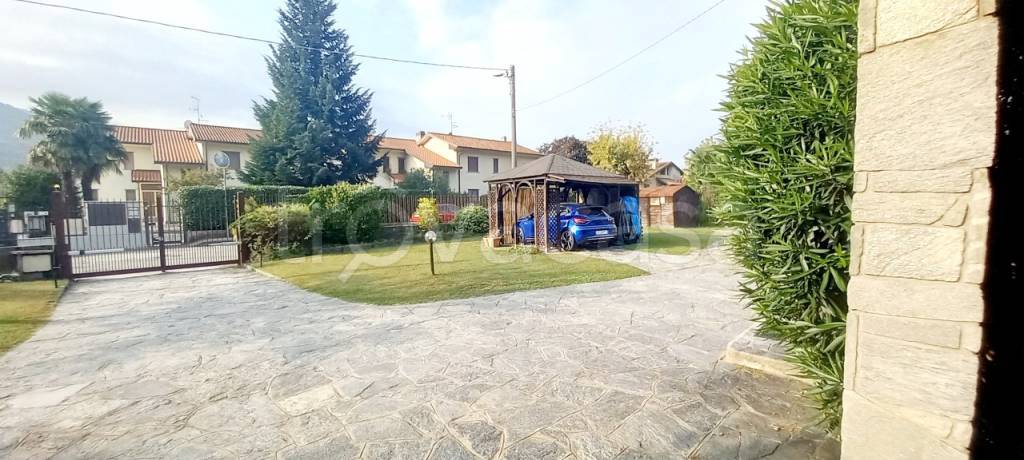 Villa in vendita a Cuveglio via Gioacchino Rossini, 8