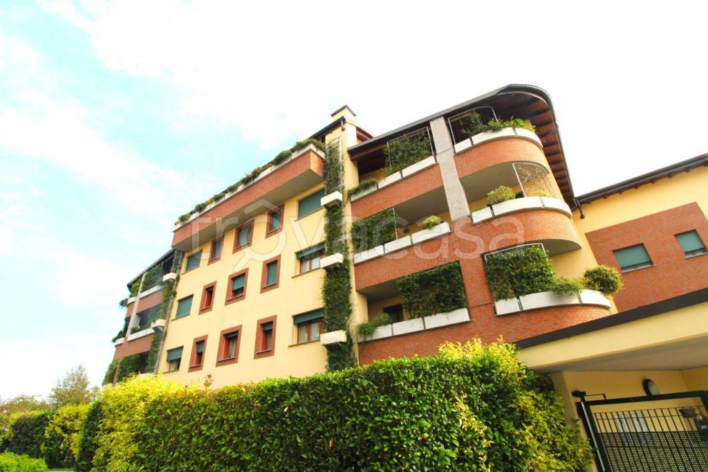 Appartamento in vendita a Biassono via Padania, 21
