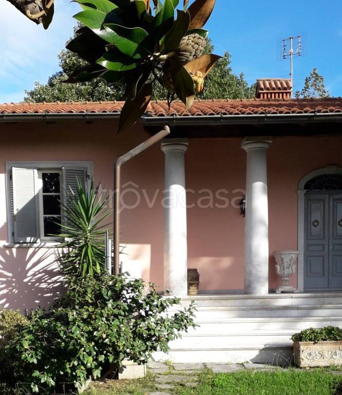 Villa in vendita a Luni via Morucciola