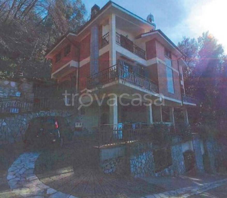 Appartamento all'asta a Poggio Catino via delle Tre Cornacchie