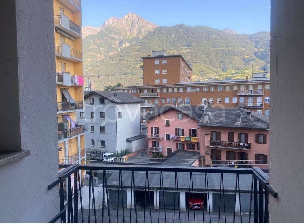 Appartamento in in vendita da privato ad Aosta corso saint-martin-de-corleans, 31