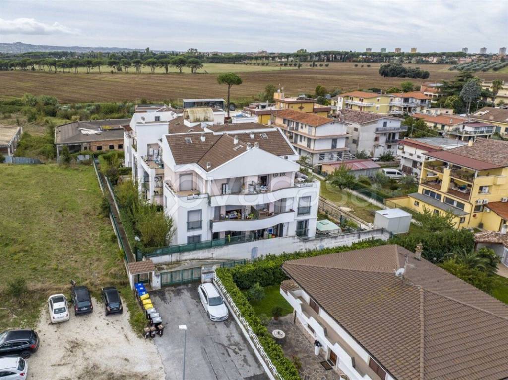 Appartamento in vendita a Roma via Roccamena