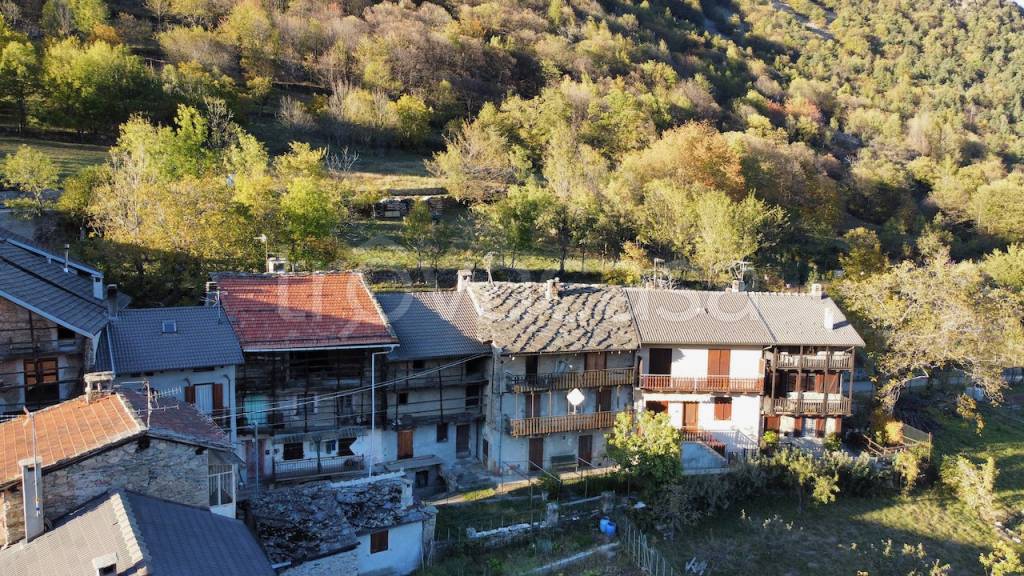 Rustico in vendita a Chiomonte via Jannon