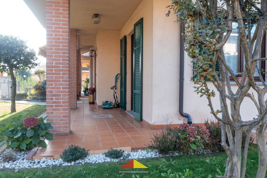 Villa a Schiera in vendita a Saluzzo via Cuneo