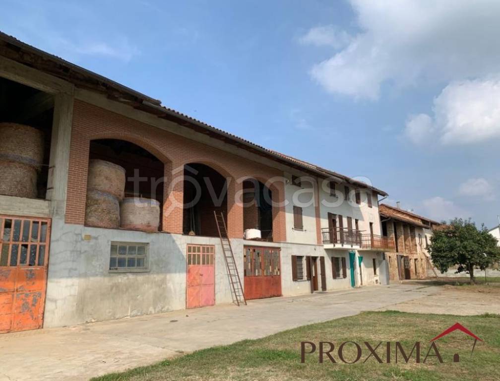 Cascina in vendita a Valfenera strada Valsuolo