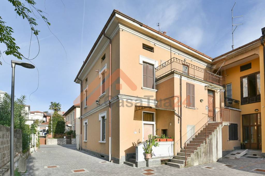 Appartamento in vendita a Cantù via Borgognone, 17