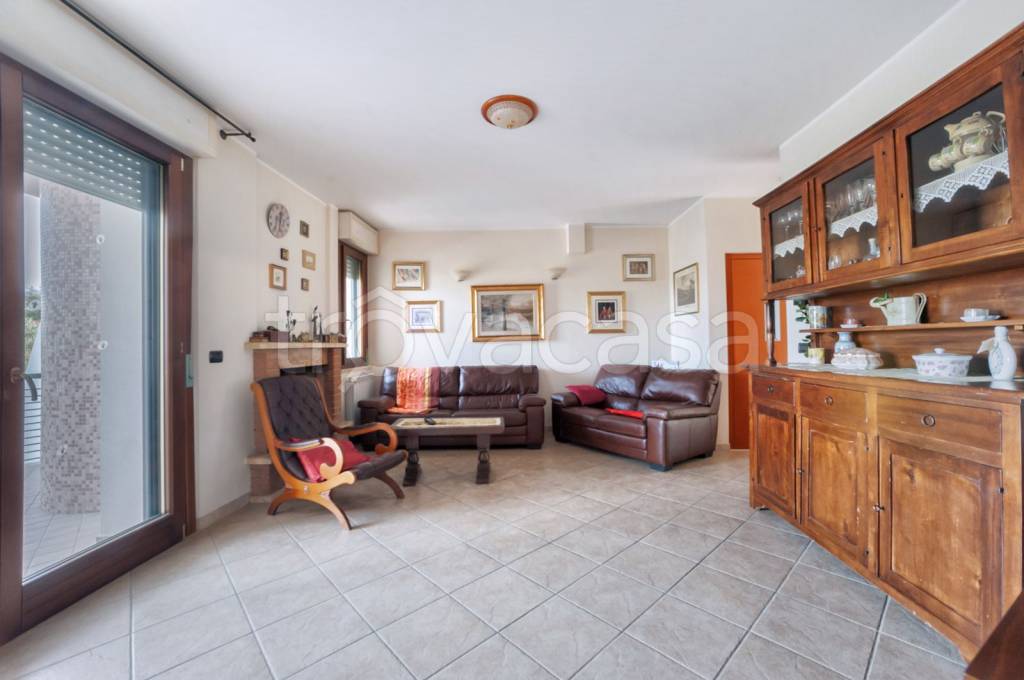 Villa a Schiera in vendita a Cappelle sul Tavo via Cocchione, 127