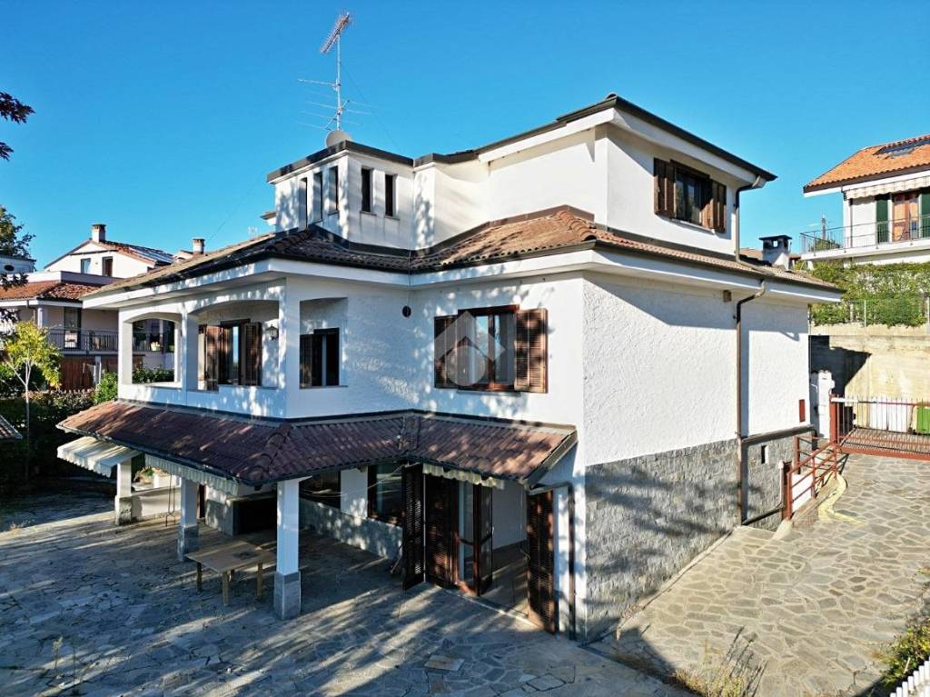 Villa in vendita a Bra strada pennaccini