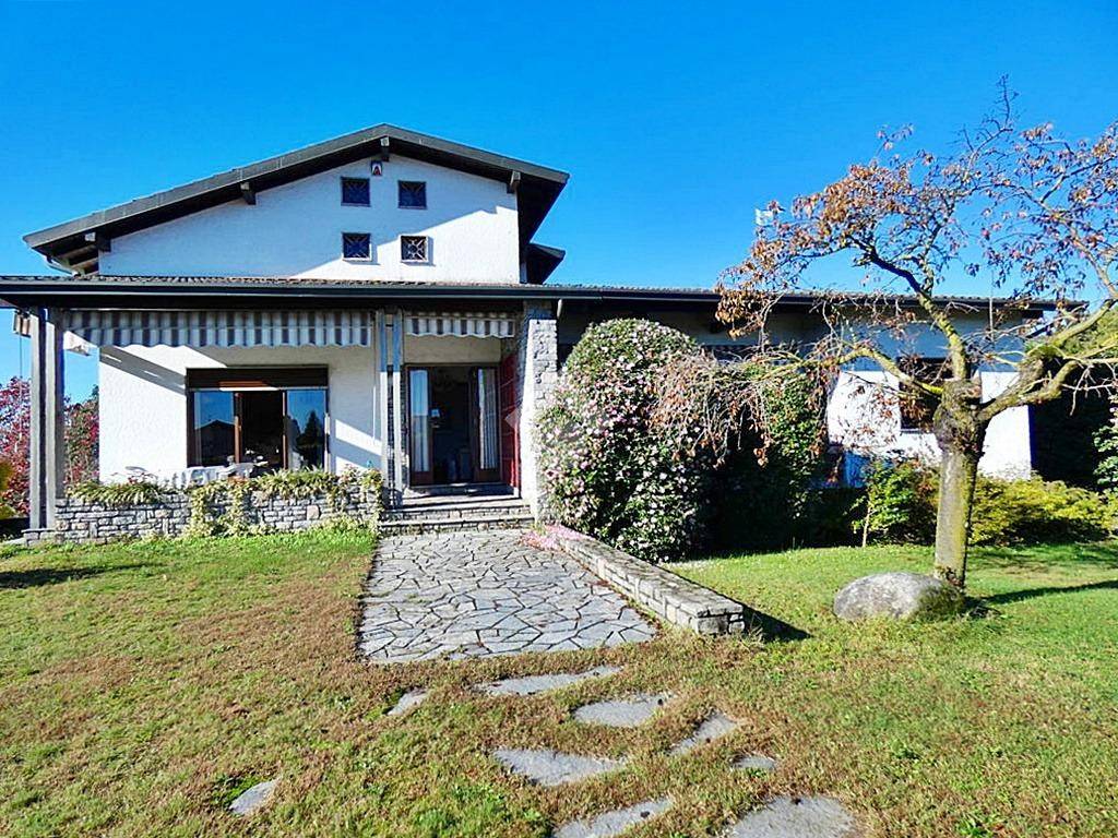 Villa in vendita ad Angera via Europa, 3