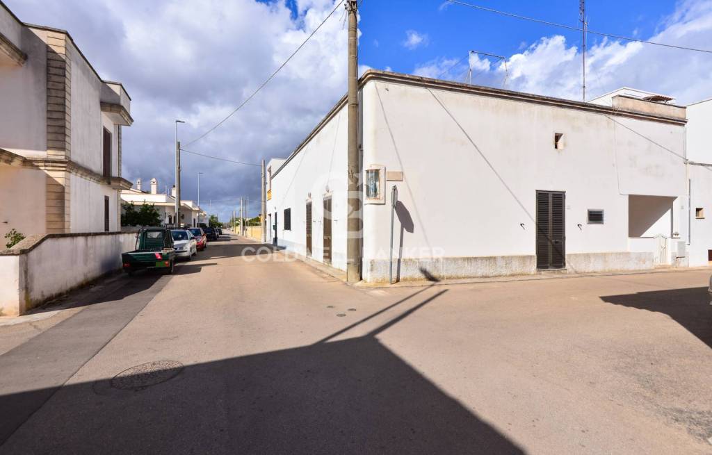 Casa Indipendente in vendita ad Andrano via Alessandro Manzoni