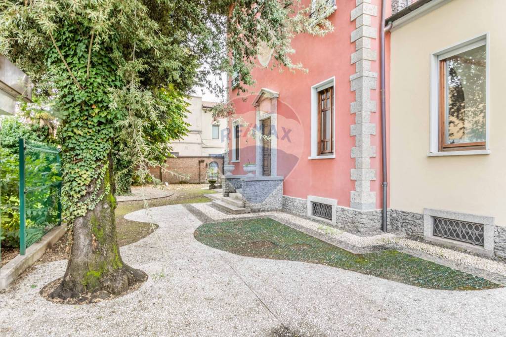Villa in vendita a Busto Arsizio via quintino sella, 8