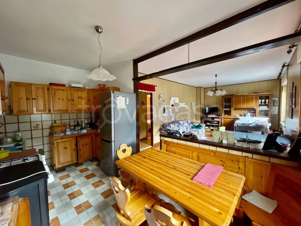 Villa Bifamiliare in in vendita da privato a Verrès località Couassod, 3