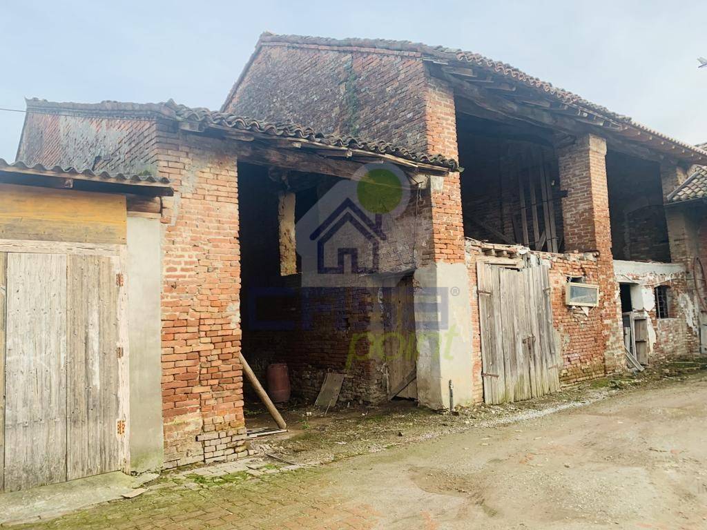 Cascina in vendita a Torre de' Picenardi via Torre angiolini 49