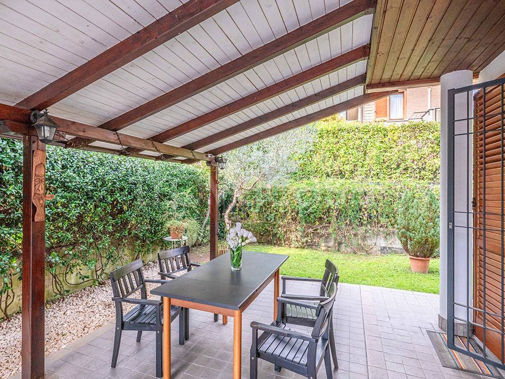 Villa in vendita a Carate Brianza via Giacomo Leopardi, 18