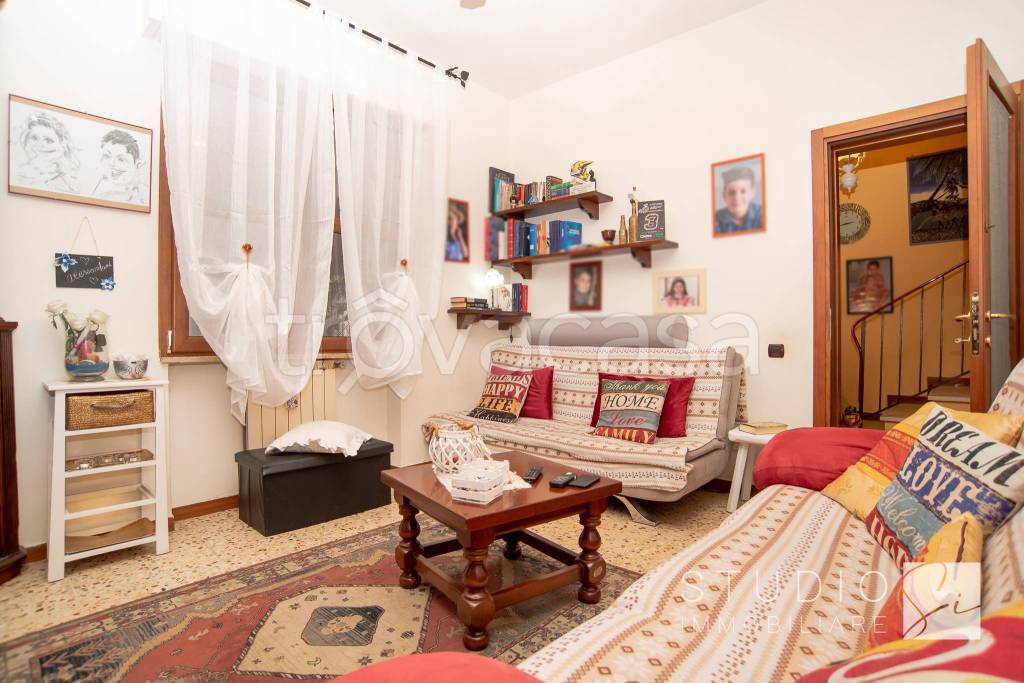 Villa a Schiera in vendita a Pistoia via Pietro Gherardini