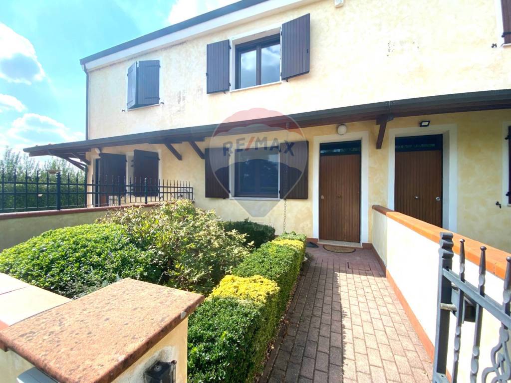 Villa a Schiera in vendita a Ferrara via Sgarbata, 66