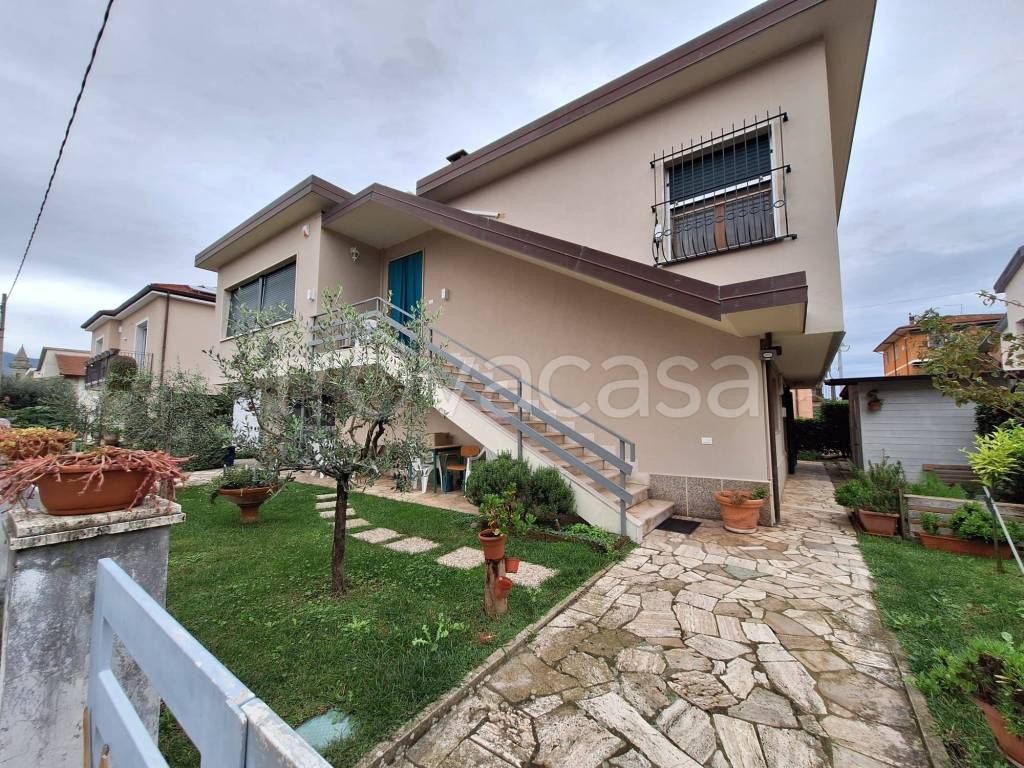 Villa in vendita a Cascina via Giulio Guelfi